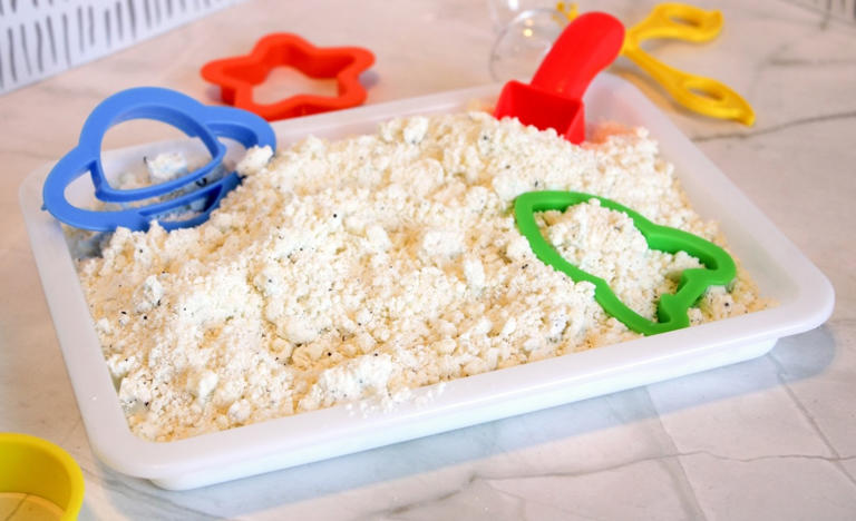 DIY moon sand recipe (2 ingredients, fun sensory play)