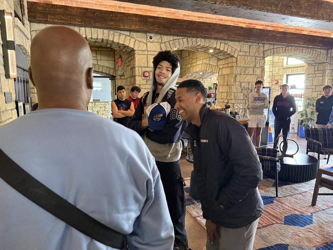 Tyran Stokes signs with KU basketball - and sets a national title as ...