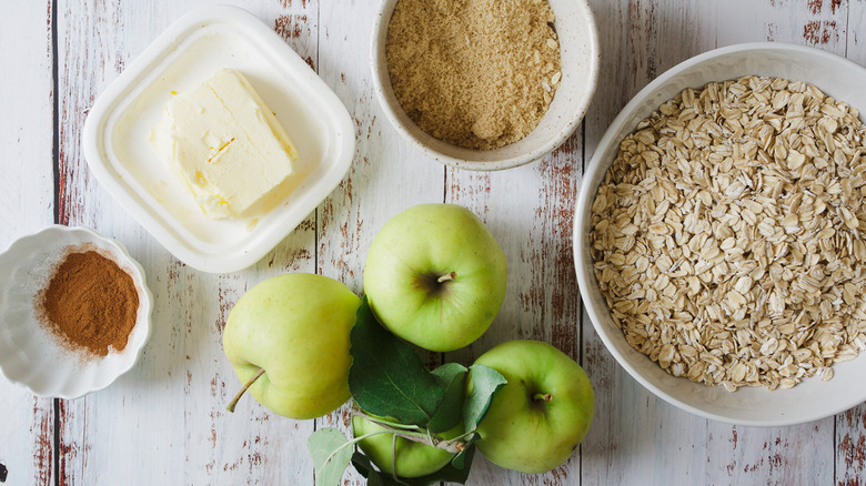 5-ingredient apple crisp recipe