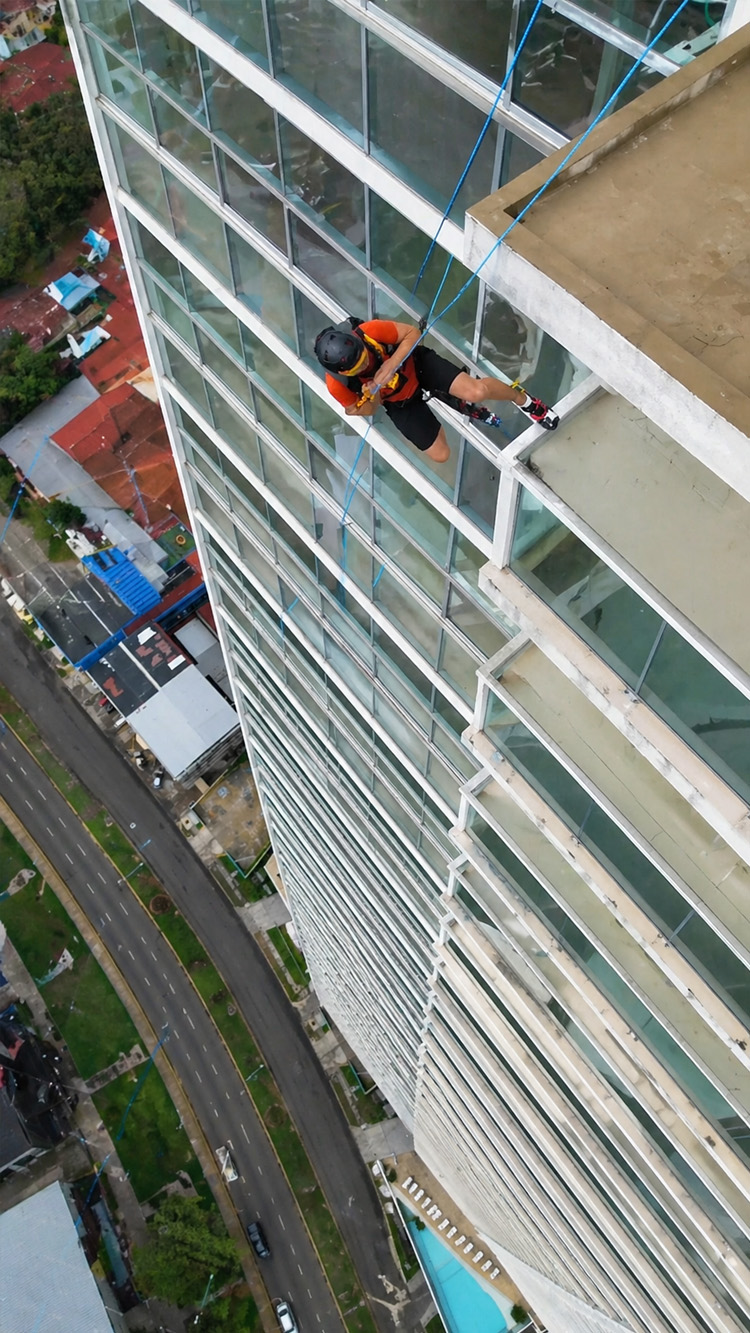 Giant zipline ride flies over urban streets