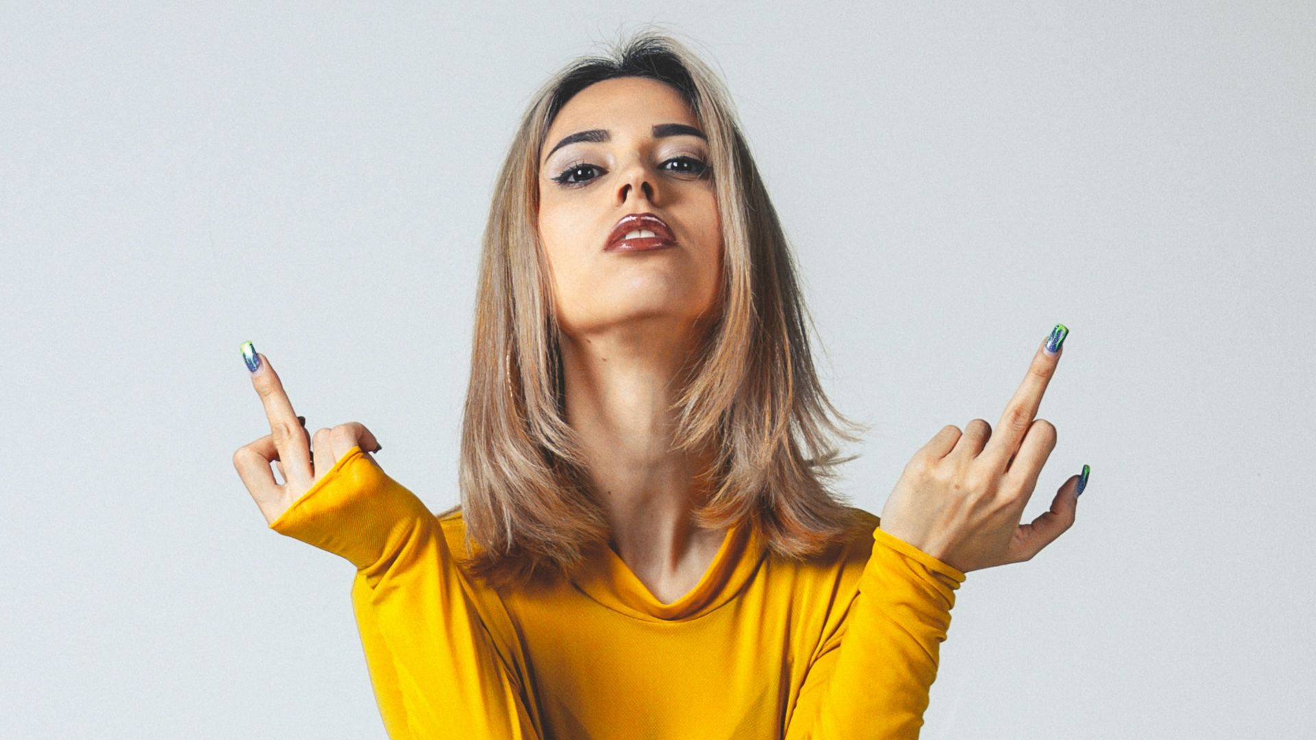 20 social habits that make people un-dateable
