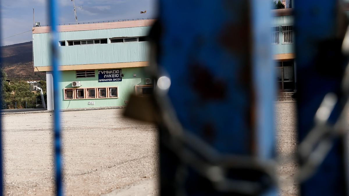 Πότε τελειώνουν τα μαθήματα σε γυμνάσια - λύκεια και πότε ξεκινούν οι ...
