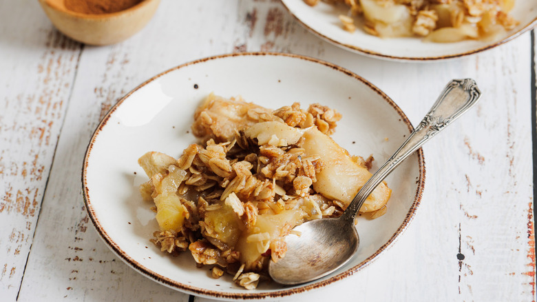 5-ingredient apple crisp recipe