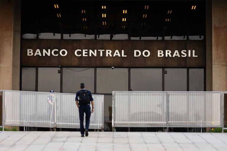 Brazil’s central bank cuts rates, leaves next move unclear citing war