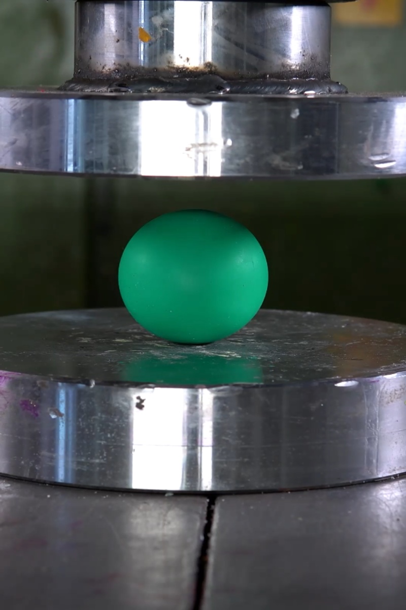 Máy ép thủy lực nghiền quả bóng cao su