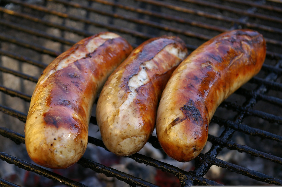 Kiełbasa na grilla pod lupą. Sprawdziliśmy składy znanych marek i wiemy ...