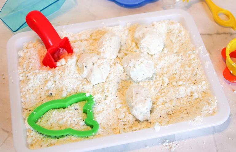 DIY moon sand recipe (2 ingredients, fun sensory play)