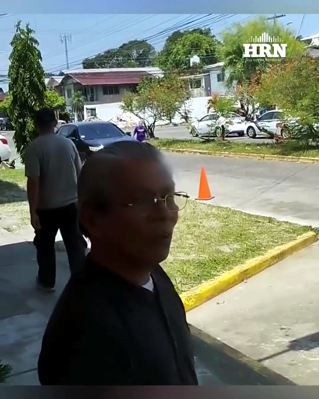 Vecino reclama a miembros de iglesia por dejar sus carros en media ...