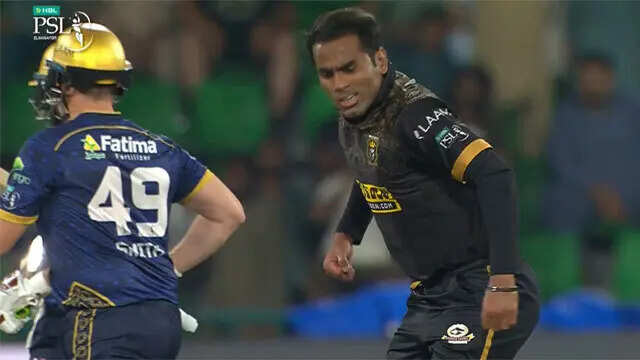 Drama in PSL! Steve Smith loses cool, smashes bat in dressing room ...