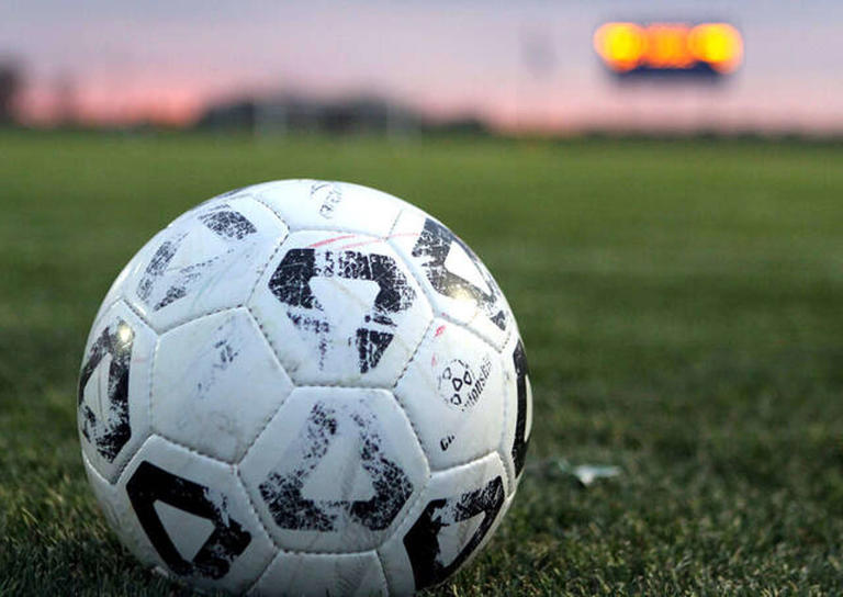 Marquette-QND soccer cancelled after bus rollover near White Hall