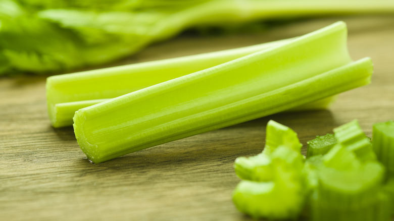 Western celery vs Chinese celery: What's the difference?