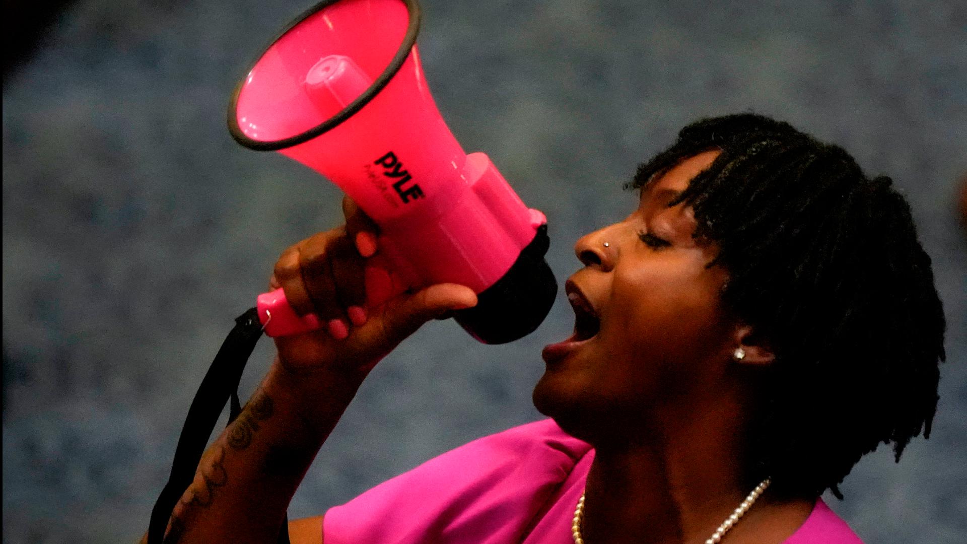 Florida lawmakers approve redistricting bill; Rep. Nixon brings out ...