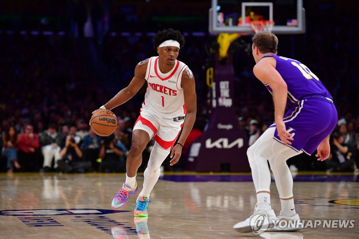 '벼랑 끝' NBA 휴스턴, 리브스 돌아온 레이커스 꺾고 6차전으로