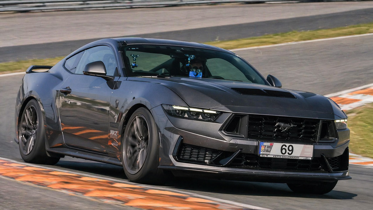 Custom Mustang Dark Horse struggles for Nürburgring track pace