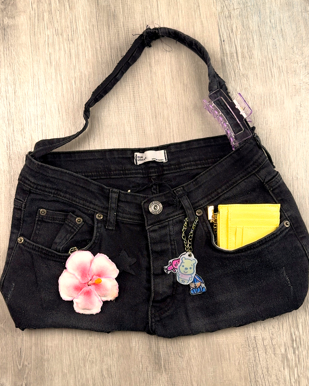 Transform your favorite jeans into a gorgeous handbag👜