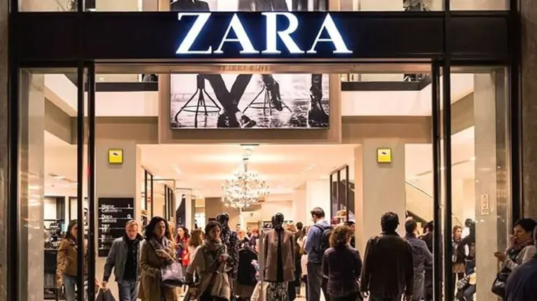 El truco de Zara para vestir elegante sin pasar calor es esta camiseta ...