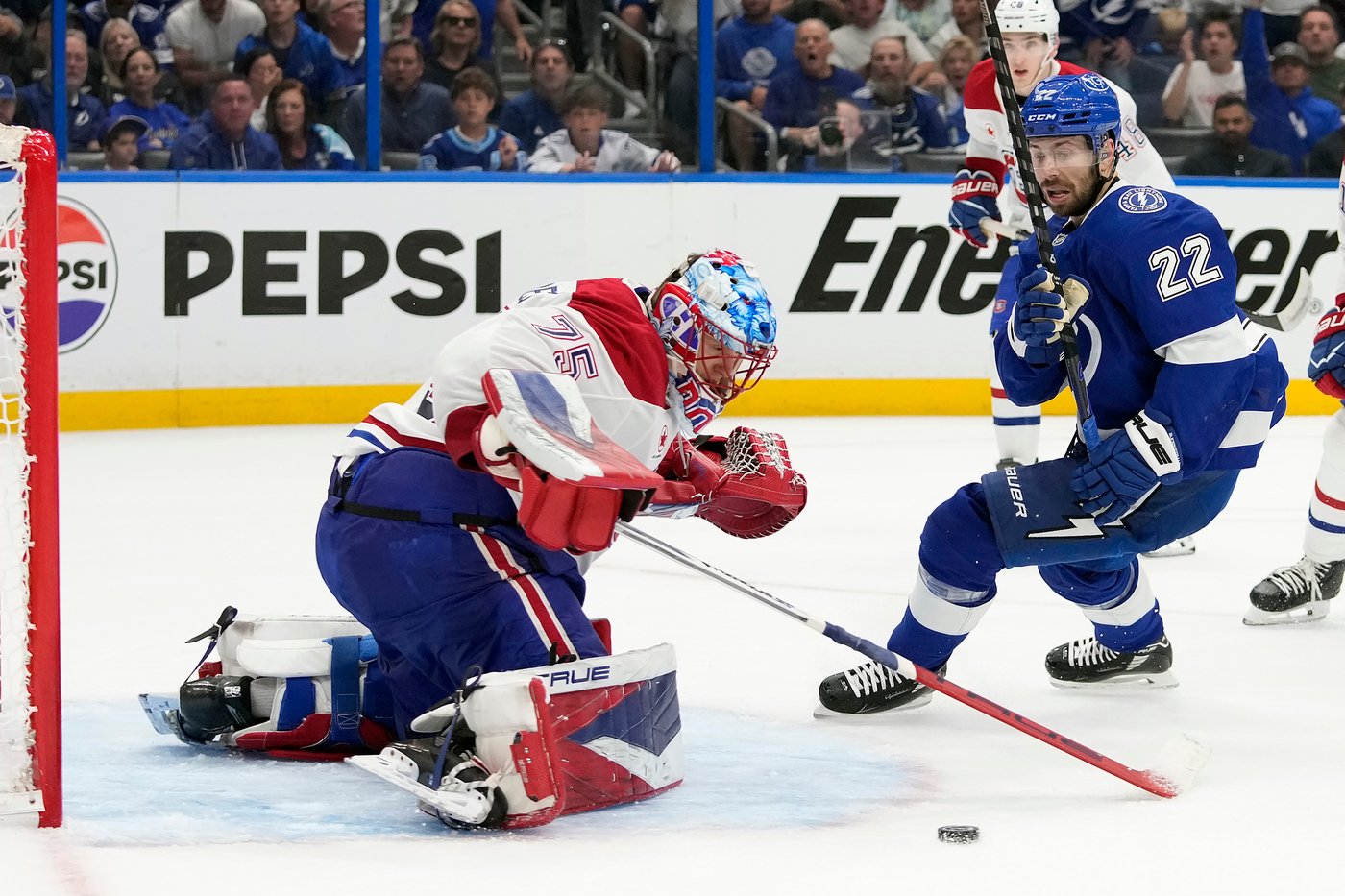 Texier breaks 3rd-period tie, Canadiens beat Lightning in Game 5 to ...