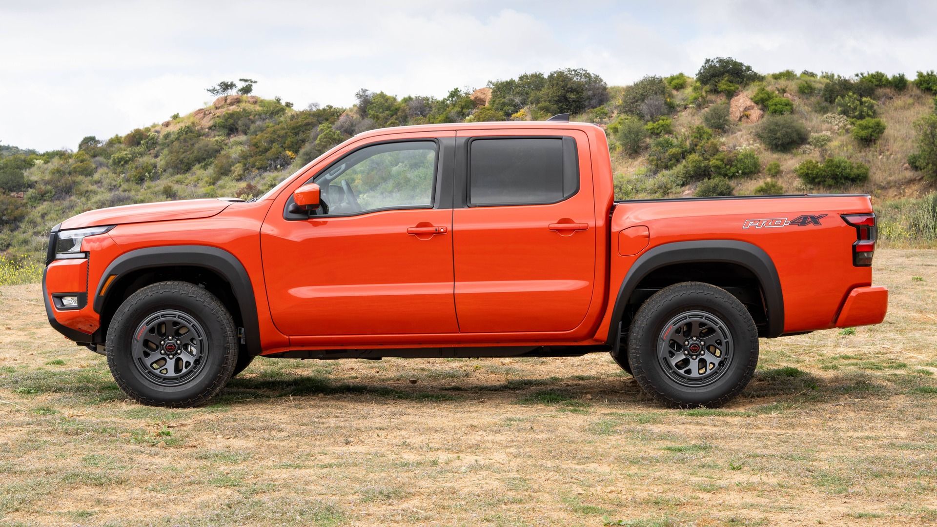 Nissan's new truck tailgate idea is unlike any multifunction tailgate ...