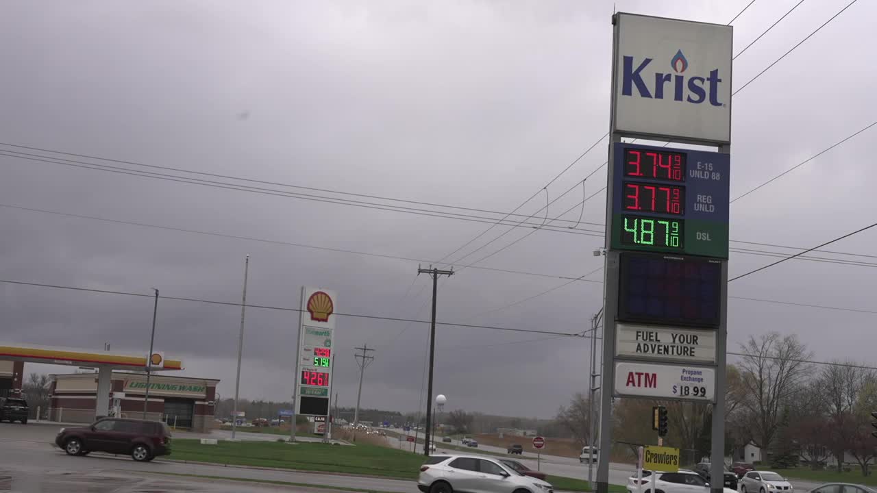 'Shocking': Major price difference at neighboring gas stations