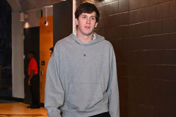 Lakers' Austin Reaves returns in Game 5 after missing 9 games