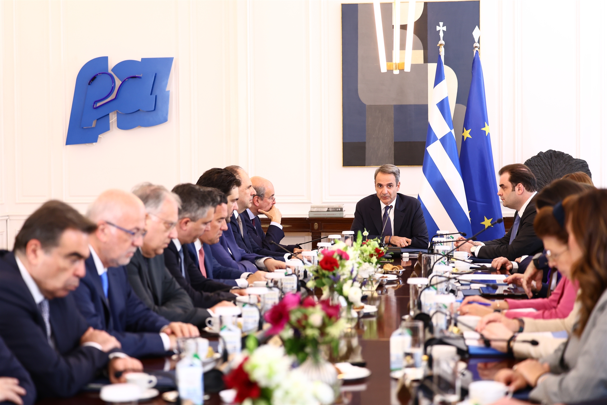 Κυβέρνηση: Ασπίδα στο επιτελικό κράτος