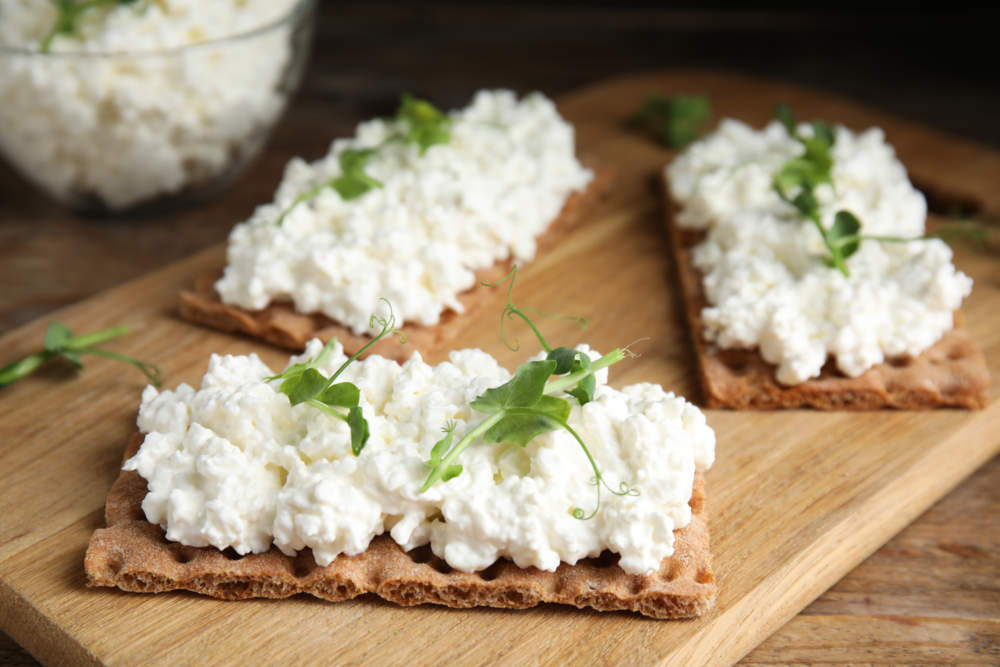 Πώς να παρασκευάσεις χειροποίητο cottage cheese από το μηδέν
