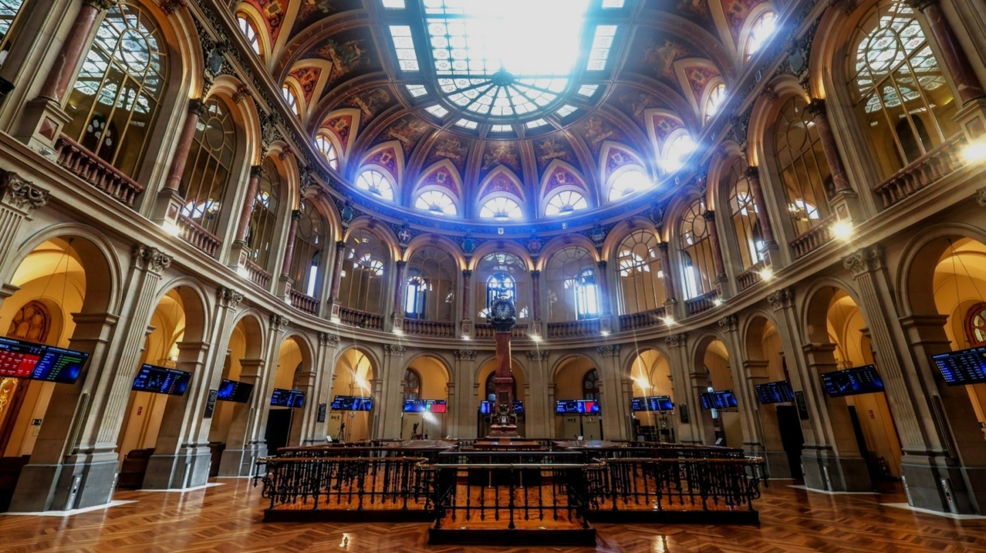 El Ibex 35 cae casi un 6% por el encarecimiento del barril de Brent y ...