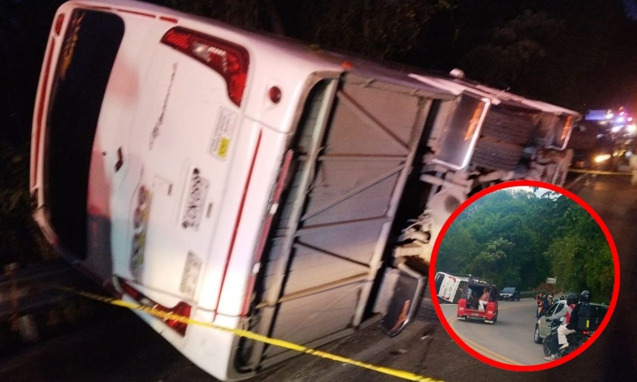Autobús de pasajeros vuelca violentamente en plena carretera; hay un ...