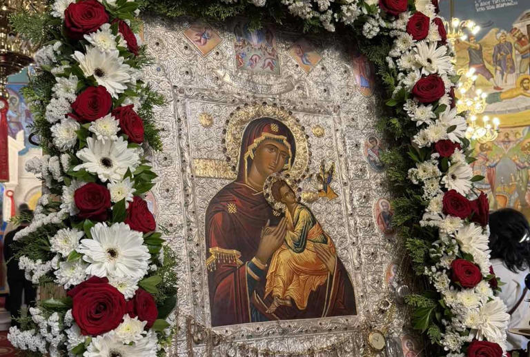 Νέα Ερυθραία: Η ιερή εικόνα της Παναγίας «Φοβερά Προστασίας ...