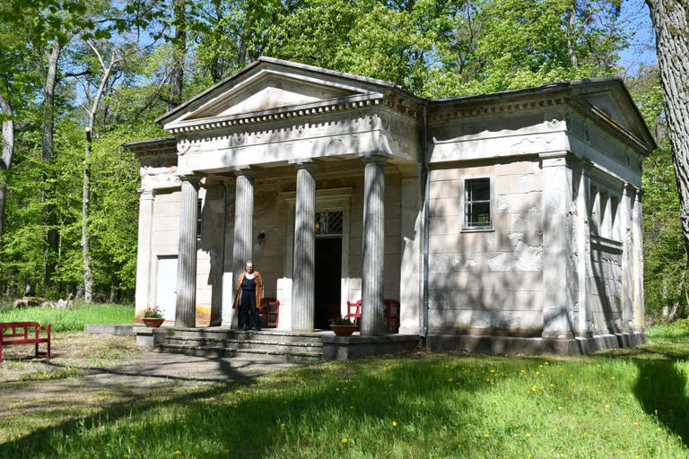 Verein setzt neue Idee um: Kleidertausch im Mausoleum