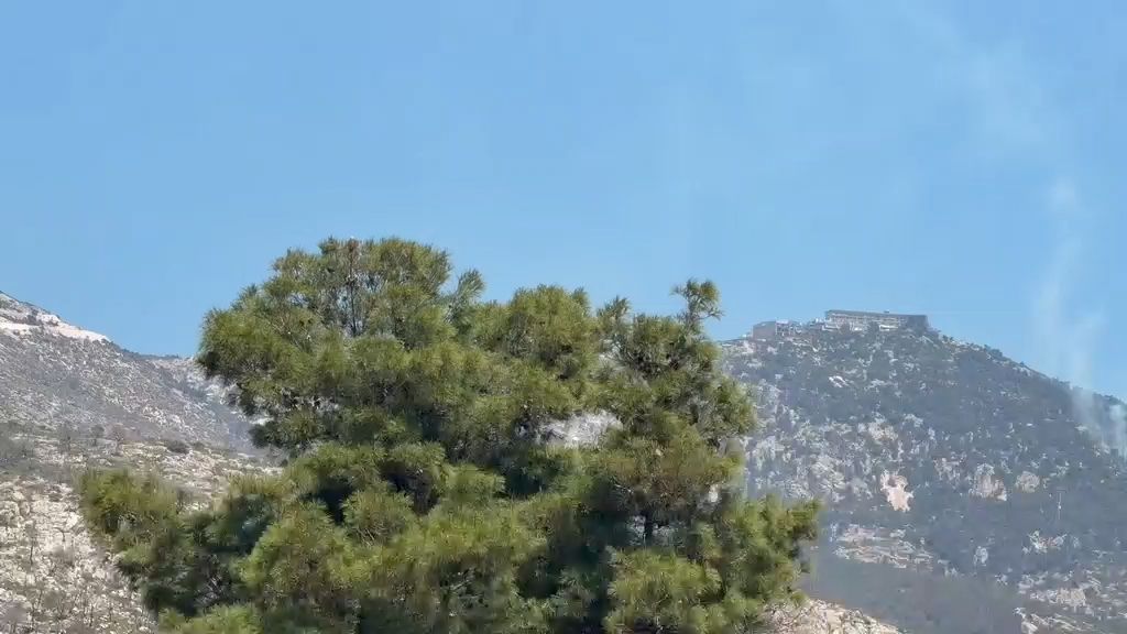 Φωτιά στην Πάρνηθα - Μεγάλη επιχείρηση με 4 εναέρια μέσα