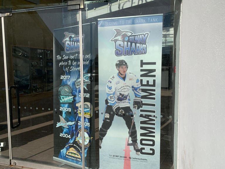 Council bans ice hockey team from rink in financial dispute