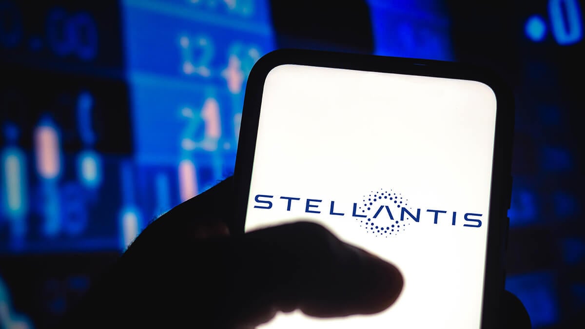 Azioni Stellantis, crollo dopo i conti. Conviene comprare ora, secondo ...