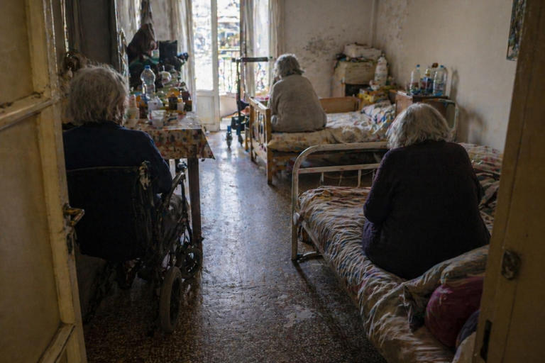 Έφοδος της ΕΛΑΣ σε παράτυπο χώρο «φροντίδας» ηλικιωμένων στους ...