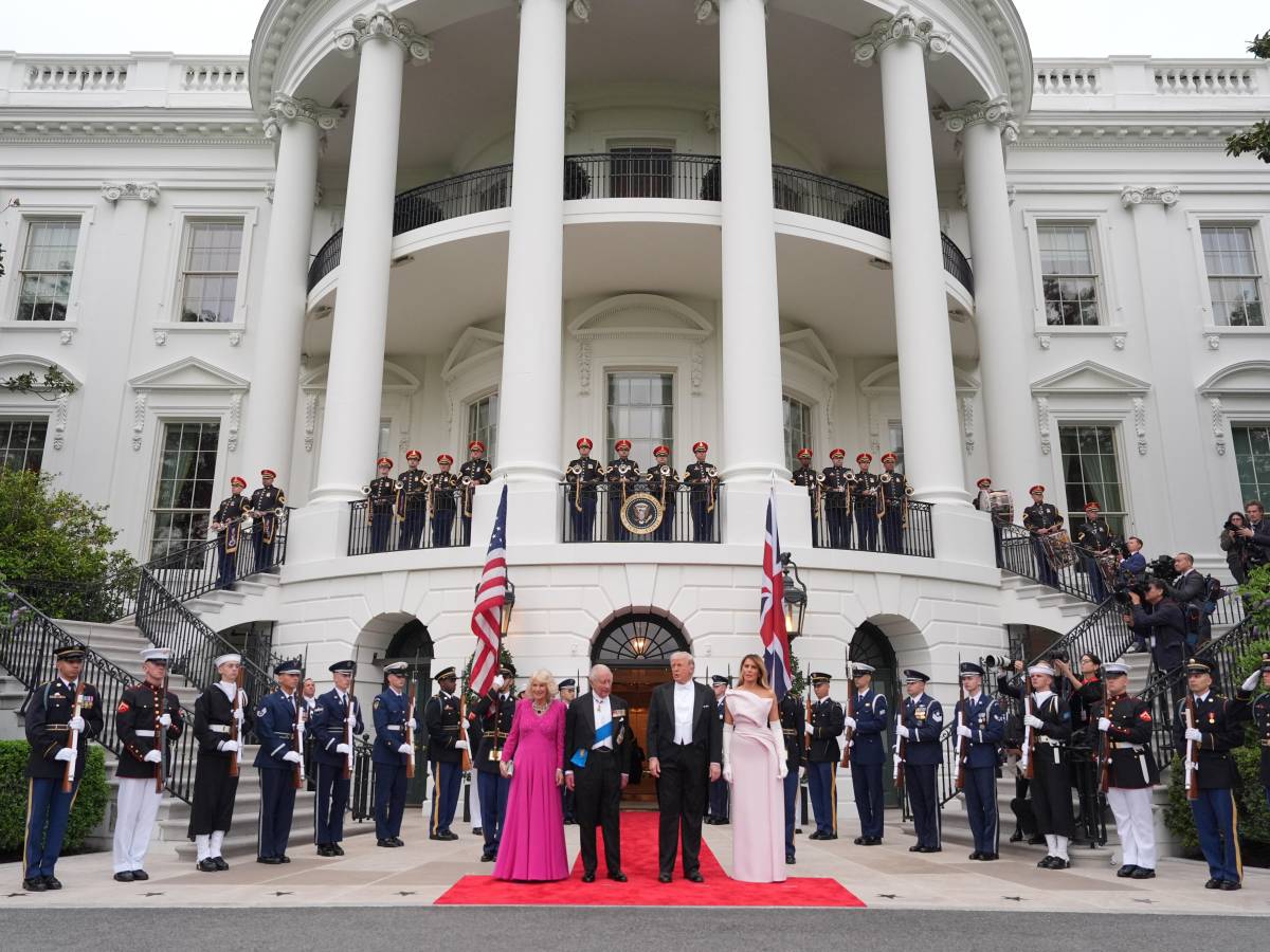 L'America si inginocchia a re Carlo