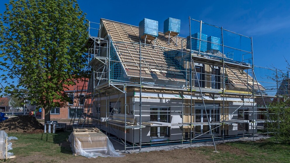 What homeowners need to know when their house is scaffolded