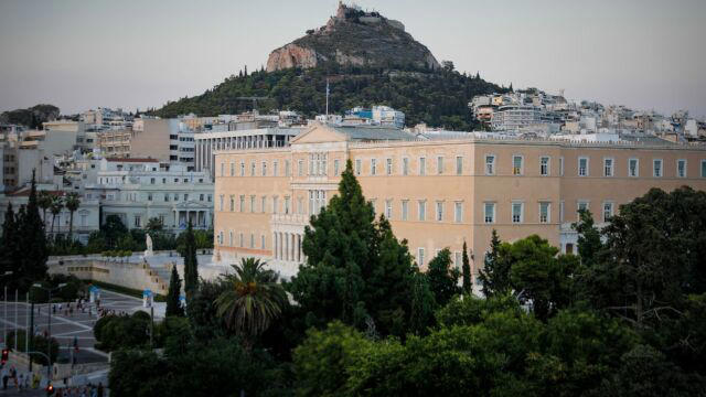 Νέο Μεσοπρόθεσμο: «Ψαλίδι» στην ανάπτυξη και πληθωρισμός στο 3,2% - Ο ...