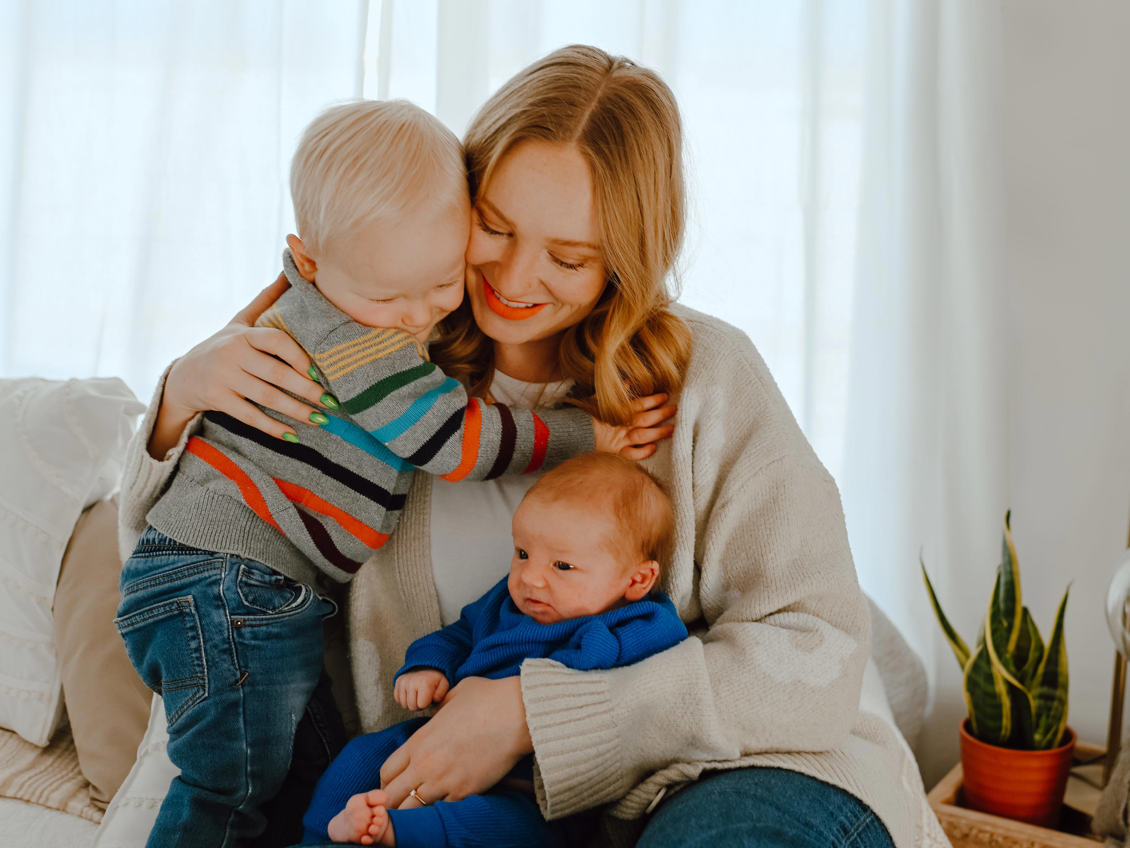I'm a stay-at-home mom who makes up to $1,500 a week from side hustles ...