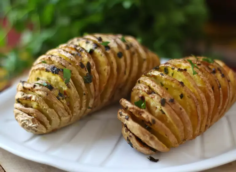 Hasselback potatoes in the air fryer: crispy, melt-in-the-mouth and ...
