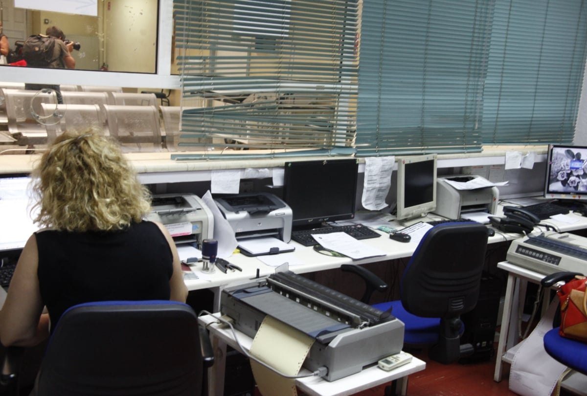 Φουντώνει η κόντρα κυβέρνησης και ΠΑΣΟΚ για το 35ωρο και την τετραήμερη ...