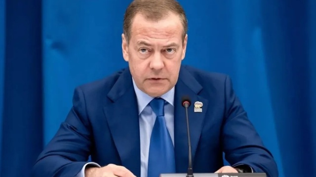 Μεντβέντεφ: Αμφισβητεί ότι οι ΗΠΑ είναι κατάλληλες για μεσολαβητής σε ...