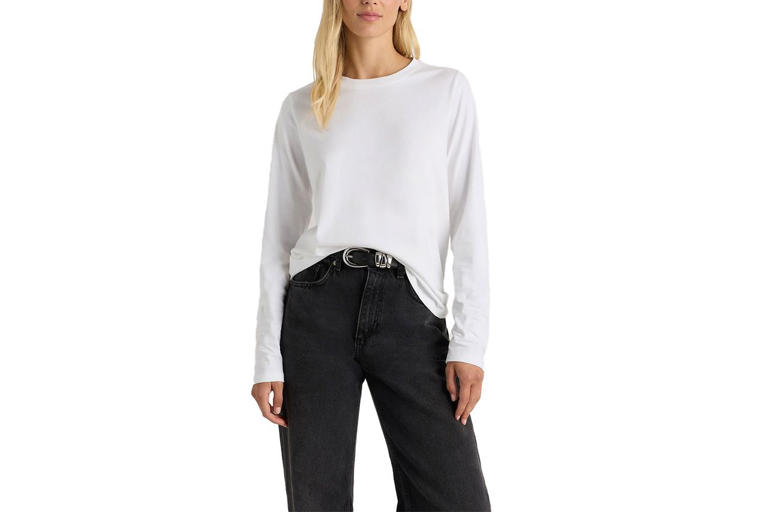 Zoë Kravitz paired 2 closet staples for an effortless everyday outfit ...