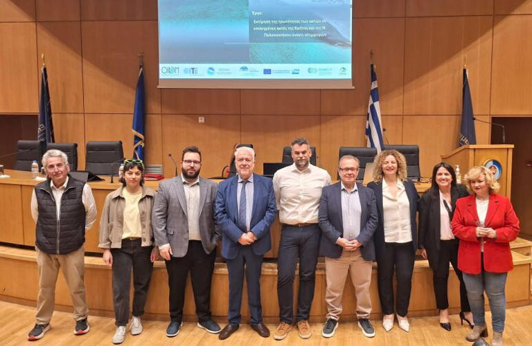 Ο δήμαρχος Σφακίων στη συνάντηση για την ευπάθεια των ακτών
