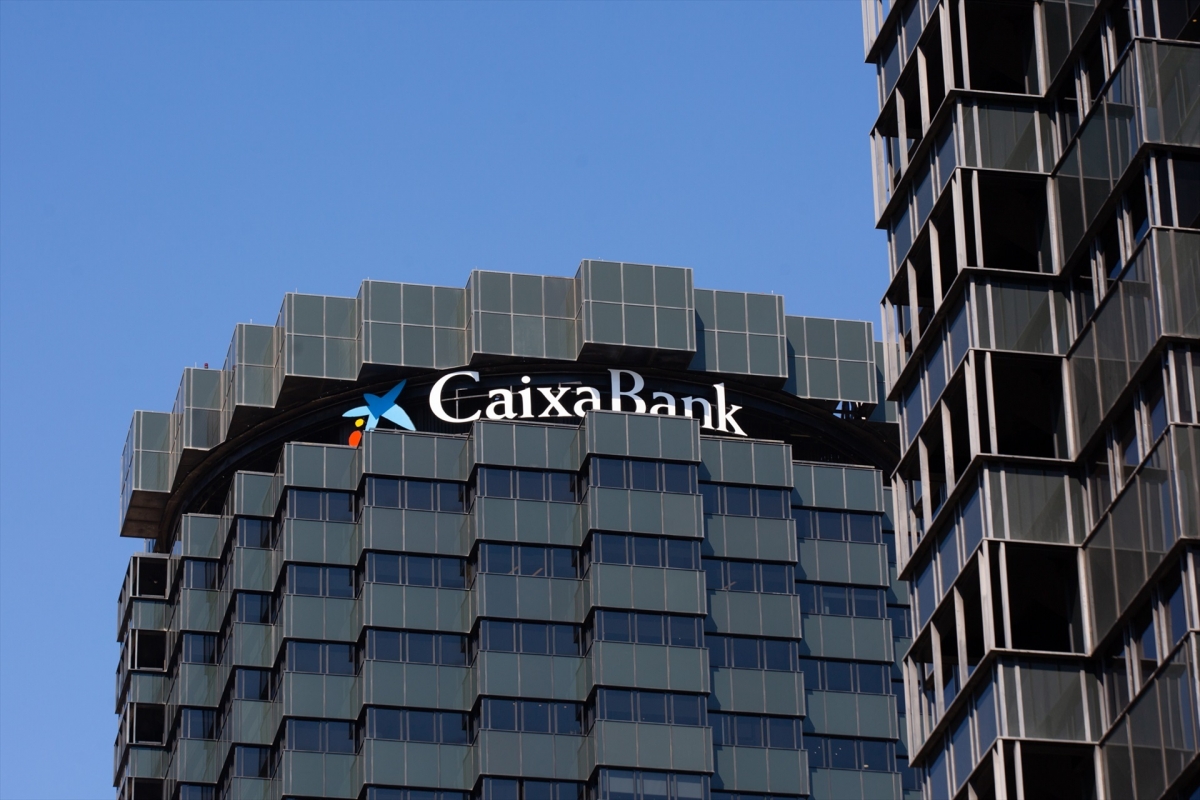 CaixaBank lidera las gestoras en España hasta marzo y BlackRock supera ...