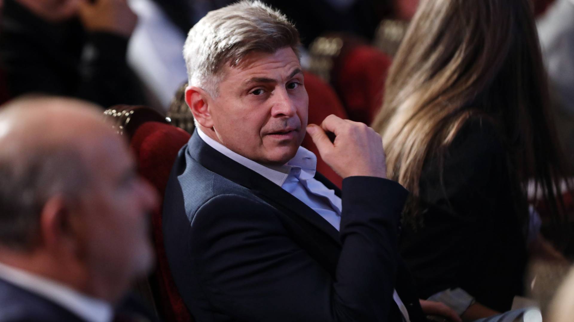 Νικόλας Φαραντούρης: «Κοκκινοπράσινες» περιπλανήσεις γύρω από τον «σωλήνα»