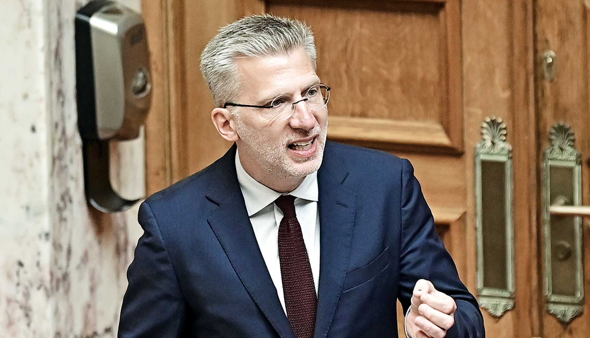 Άκης Σκέρτσος: Τον ξεμπροστιάζουν πλέον και οι δικοί του