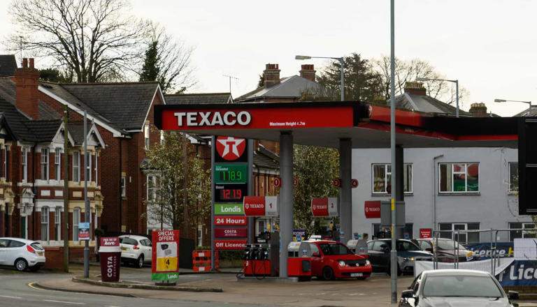 Petrol hits 158.8p a litre as Middle East conflict drives pump prices ...