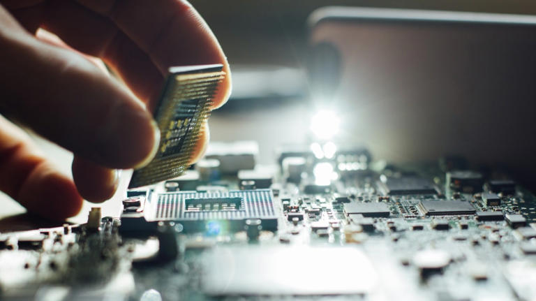 Intel crashes 10%, AMD slides 5% as chip trade cools after parabolic run