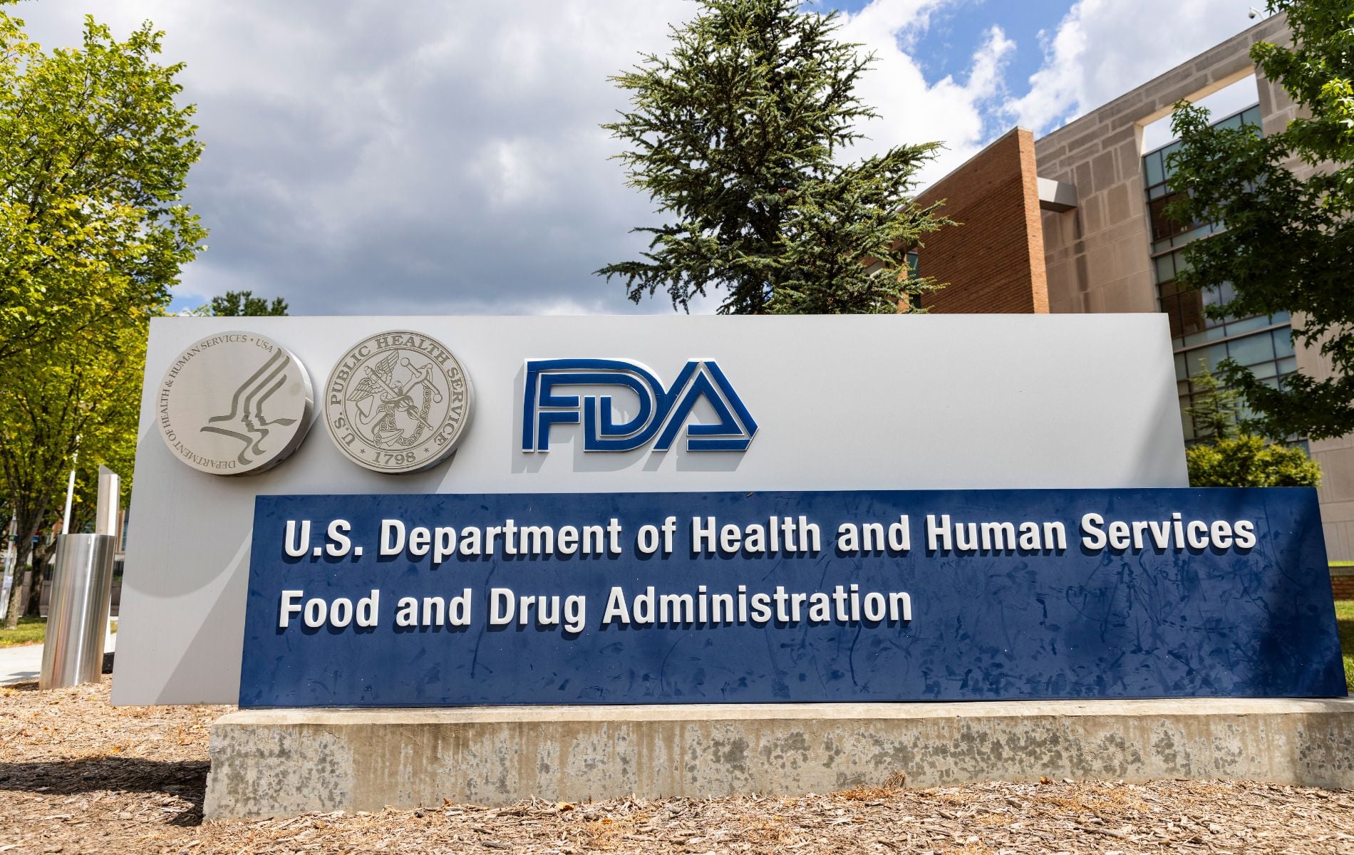 Η FDA φέρεται να απέκρυψε στοιχεία για την ασφάλεια των εμβολίων κατά ...