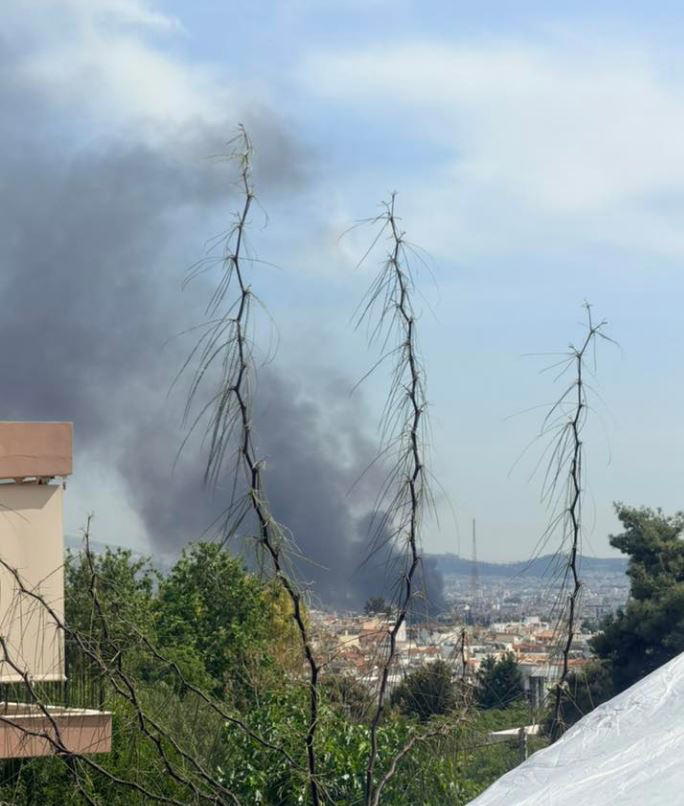 Ίλιον: Οι πρώτες εικόνες από τη φωτιά σε κατάστημα με ανταλλακτικά ...